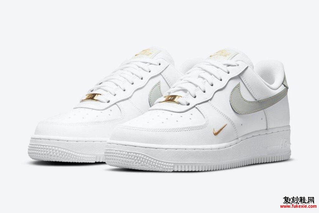 【耐克空军一号】这款Nike Air Force 1 Low配有金色小LOGO标志 货号：CZ0270-106 - 复刻鞋官网